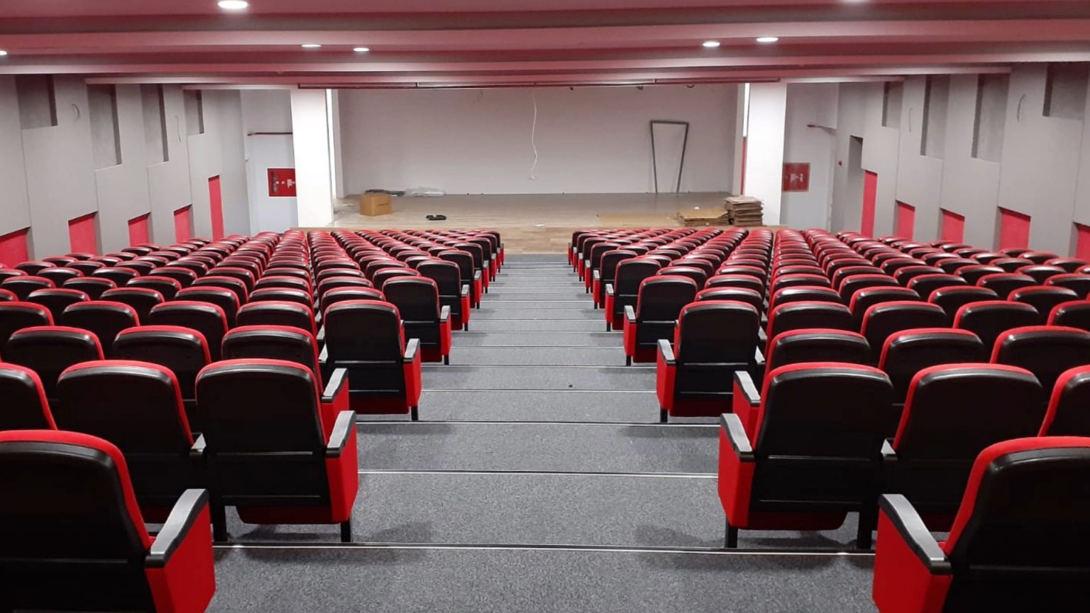 Amphitheater Chairs - University & Schools - Seatment™