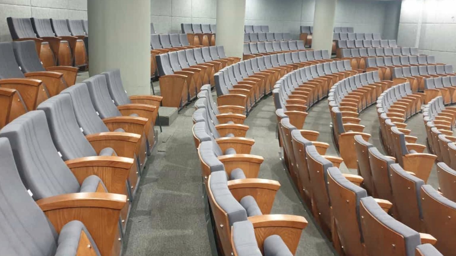 Amphitheater Chairs - University & Schools - Seatment™